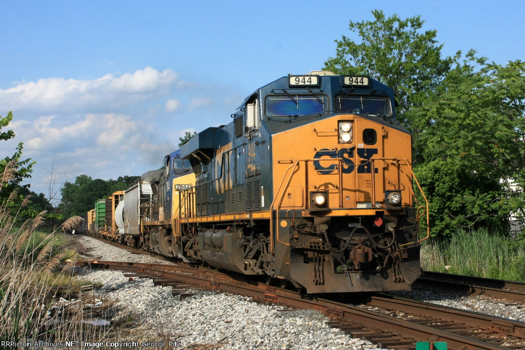 CSX 944 and train Q409